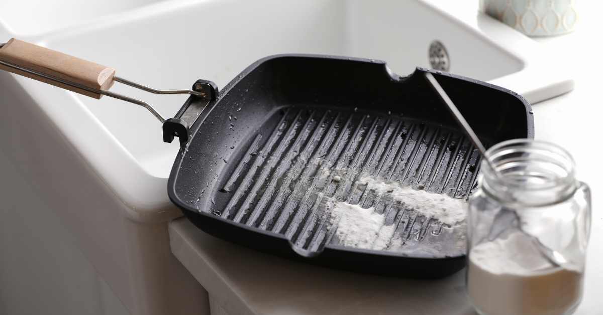 Say Goodbye to Burnt Pots and Pans with These Effective Methods ...
